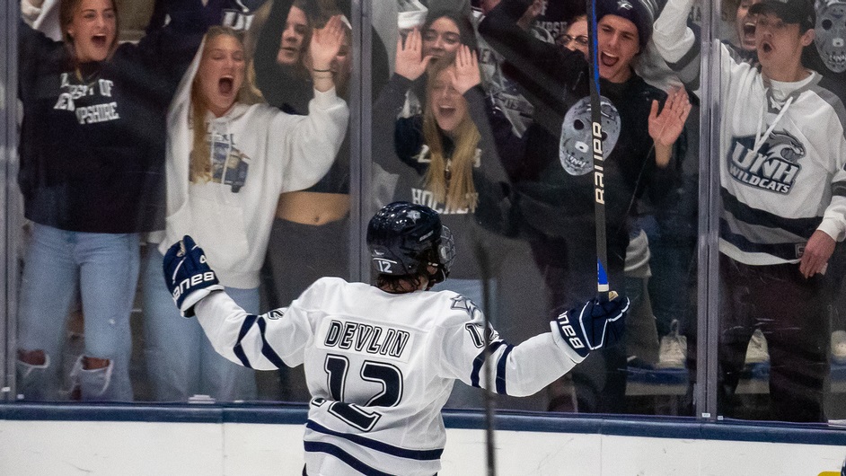 UNH men’s hockey opens in style with win over No.1 BU | News, Sports ...